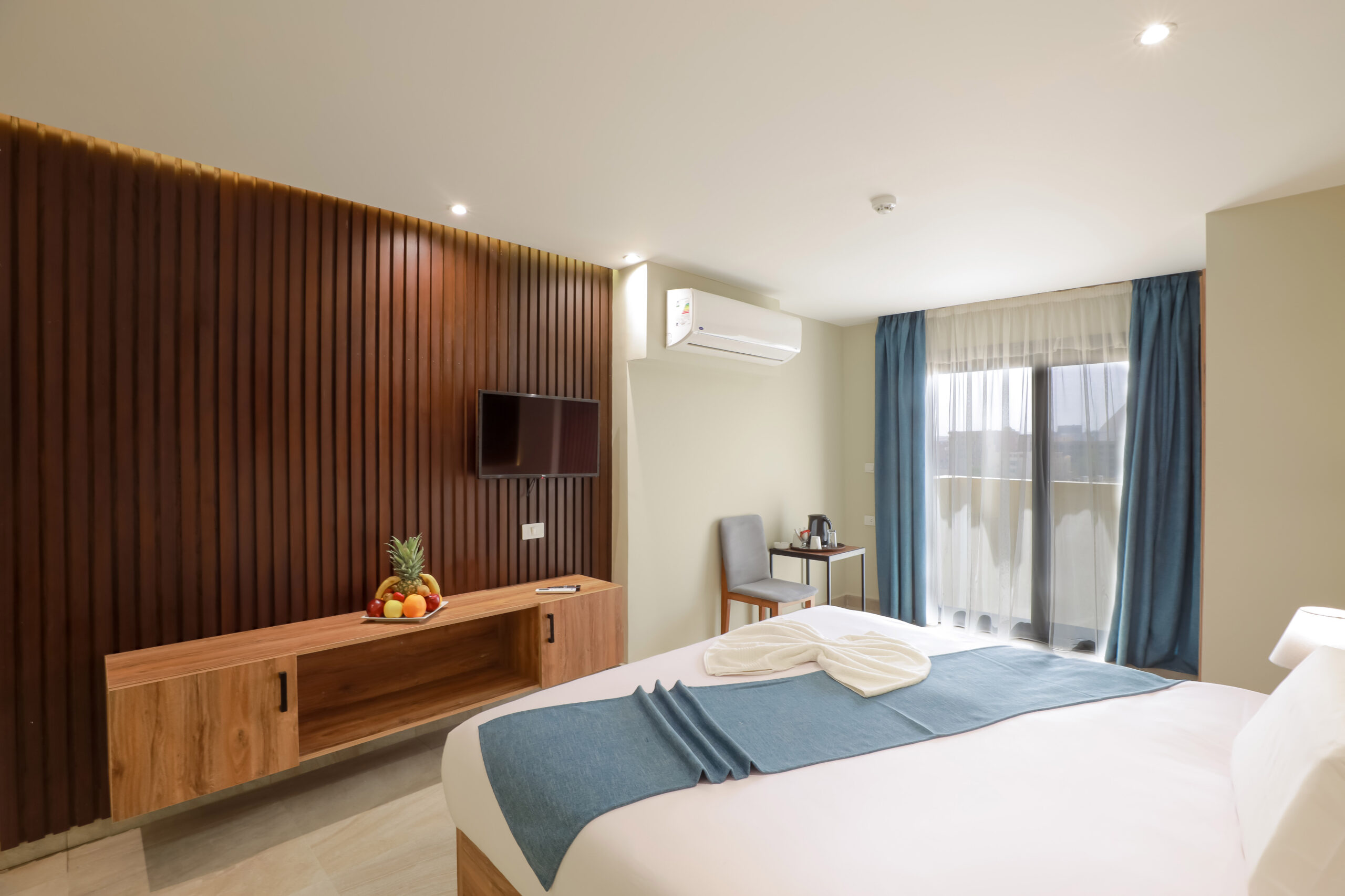 Deluxe Double Room with Pyramids Front View - pyramidfront.com