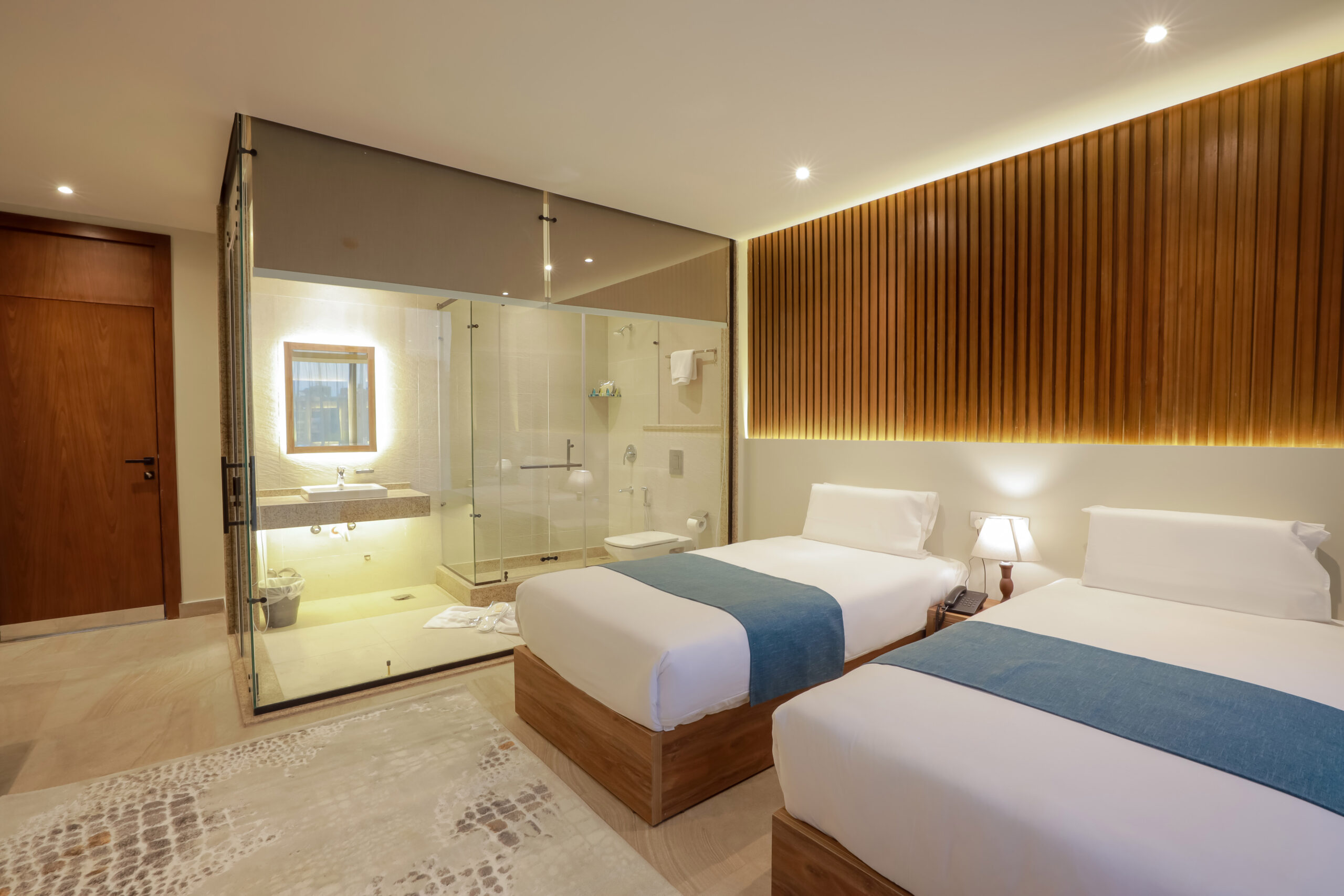 Deluxe Twin Room with Terrace & Garden View - pyramidfront.com